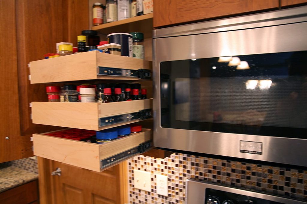 7 Kitchen Cabinet Features To Enhance Functionality