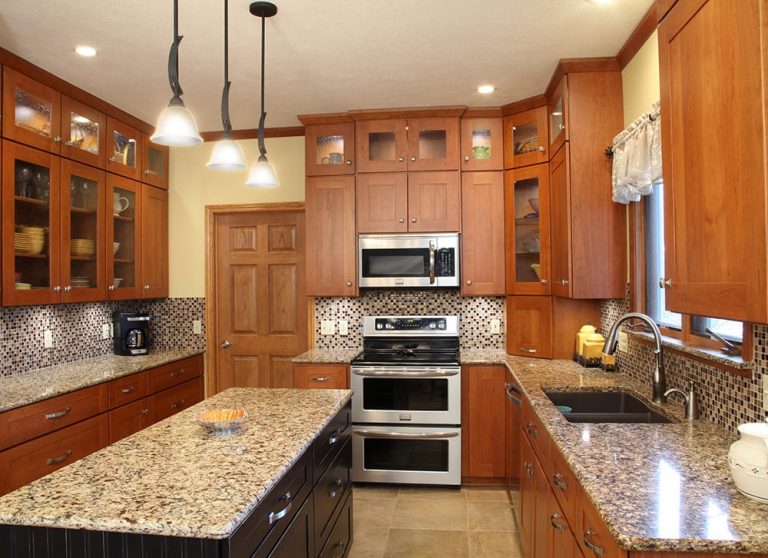 Choosing A Kitchen Backsplash Layout | American Wood Reface